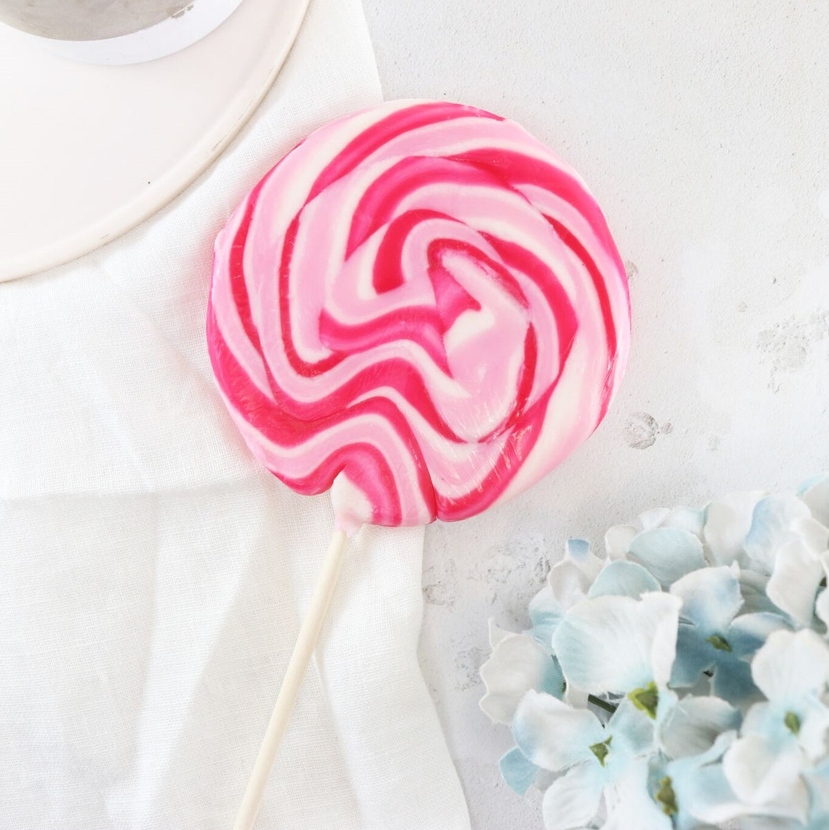 Raspberry Fizz Boozy Giant Lollipop – Hollyslollies